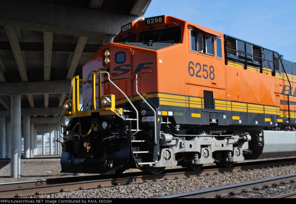 Thb business end of BNSF 6258 UP CLOSE